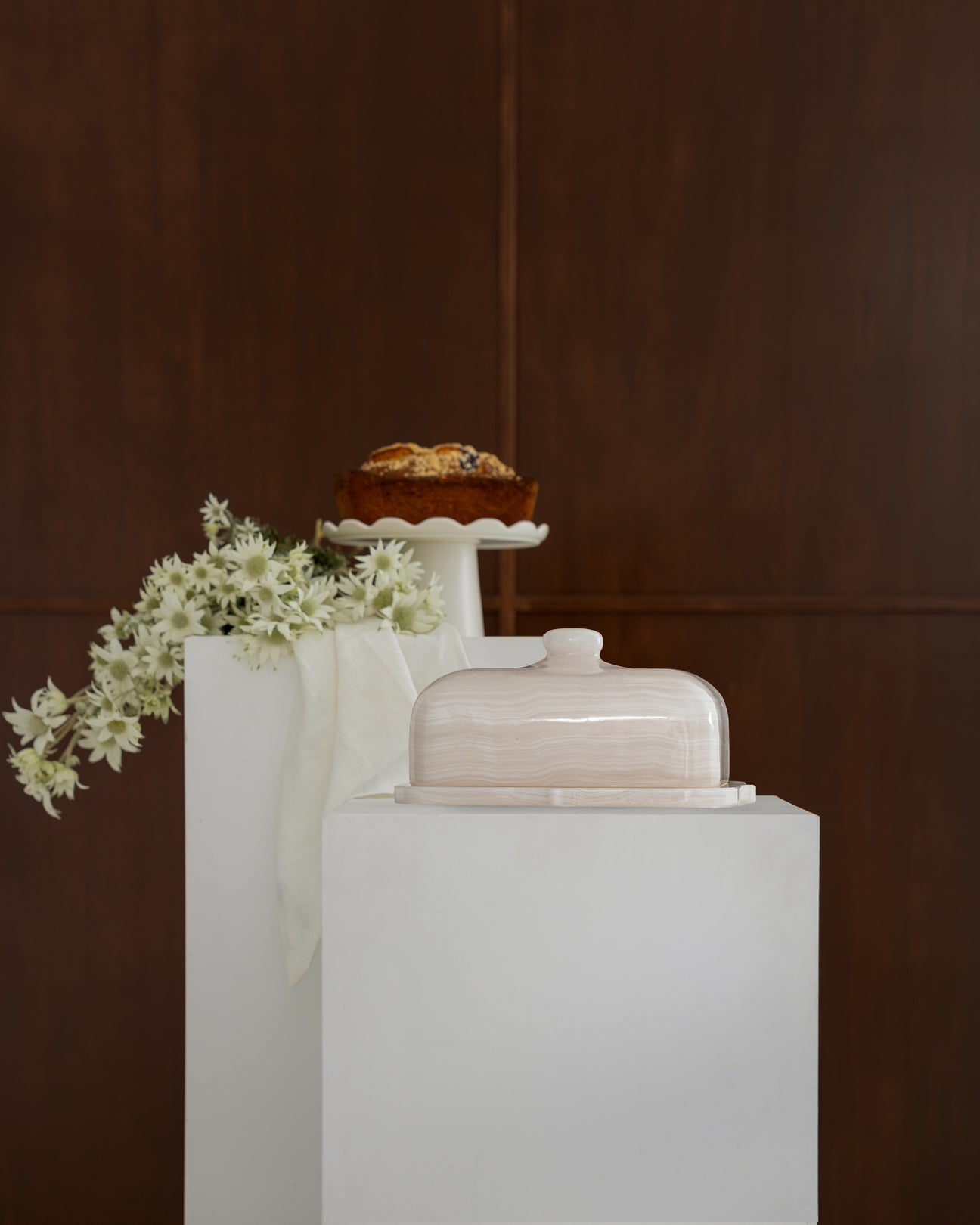 Grand Cameo Oblong Cake Tray White Onyx – CoTheory